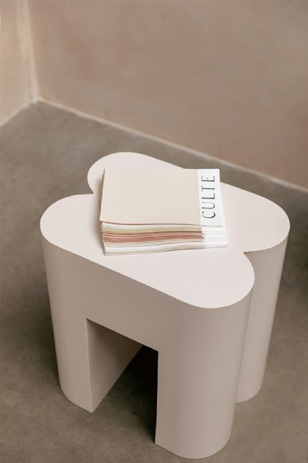 Modern Iron Stool | Zuiver Shape | Dutch Furniture – DUTCHFURNITURE.COM