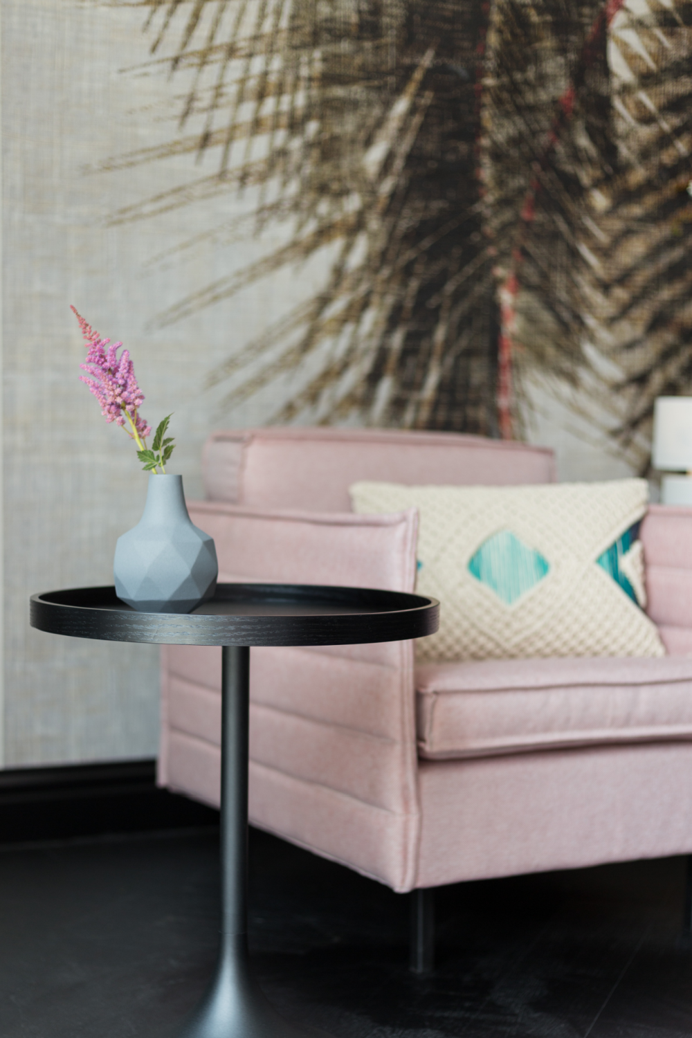 Black Trumpet Base End Table | Zuiver Jason | Dutch Furniture ...